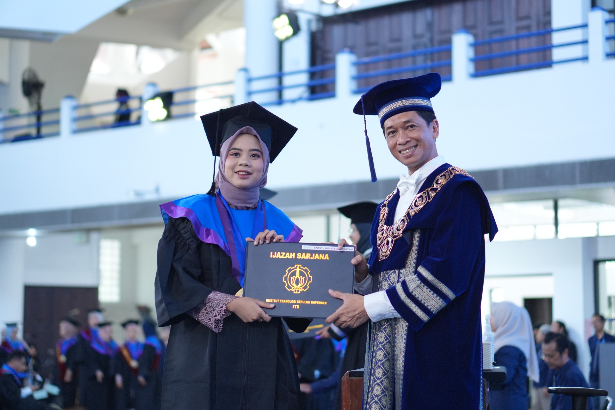 Cerita Wisudawan Termuda dan Tertua ITS, Tak Ada Batasan Usia Menuntut Ilmu Cerita Wisudawan Termuda dan Tertua ITS, Tak Ada Batasan Usia Menuntut Ilmu
